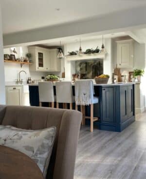 What Colours Work With Mussel Kitchen Units? - Sleek-chic Interiors