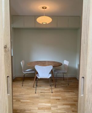 What Colours Go With Dulux Apple White?