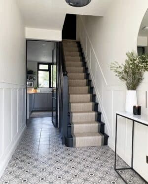 21 Black and Cream Hallway Ideas For A Lasting Impression - Sleek-chic ...