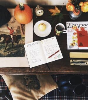 15 Cozy & Cute Fall Desk Decorating Ideas - Sleek-chic Interiors