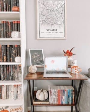15 Cozy & Cute Fall Desk Decorating Ideas - Sleek-chic Interiors
