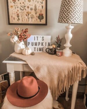 15 Cozy & Cute Fall Desk Decorating Ideas - Sleek-chic Interiors