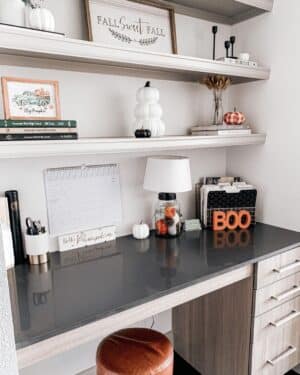 15 Cozy & Cute Fall Desk Decorating Ideas - Sleek-chic Interiors