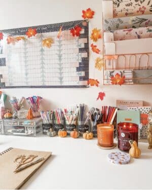 15 Cozy & Cute Fall Desk Decorating Ideas - Sleek-chic Interiors