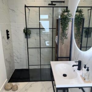 21 Surprisingly Spacious Wet Room Ideas For Any Space