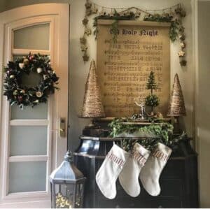 23 Fabulously Festive Christmas Wall Decor Ideas To Try This Season