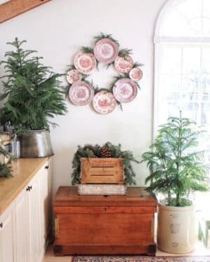 23 Fabulously Festive Christmas Wall Decor Ideas To Try This Season