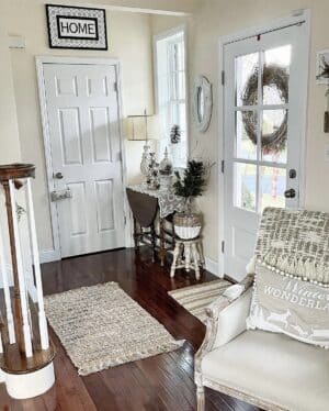 21 Inviting Front Door Entryway Into Living Room Ideas - Sleek-chic ...
