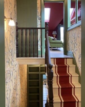 Red Is Back: 15 Reimagined Rusty Red Hallway Ideas