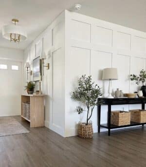 21 Board and Batten Wall Entryway Ideas For A Warm Welcome - Sleek-chic ...