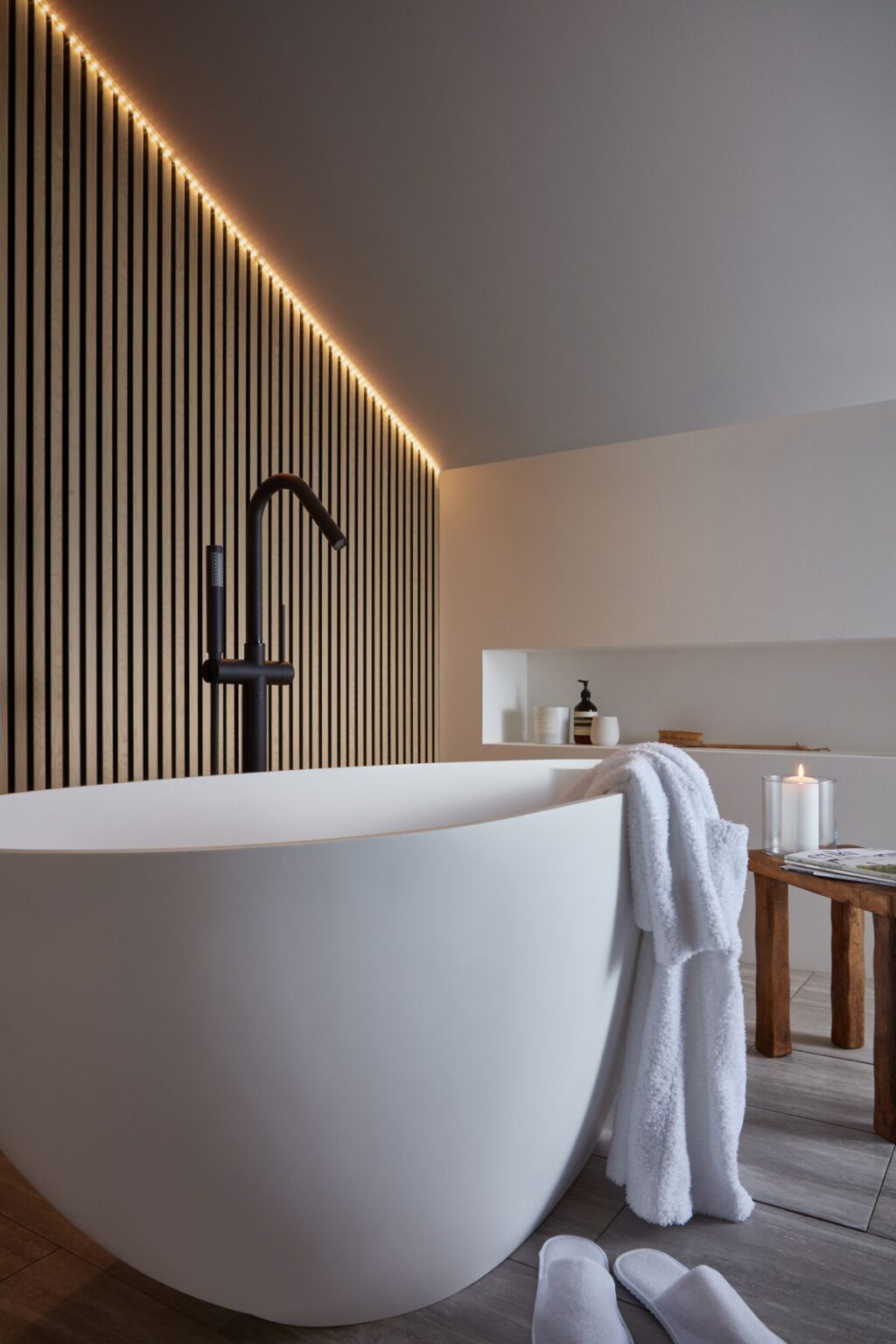 21 Indulgently Trendy Brown Bathroom Ideas - Sleek-chic Interiors