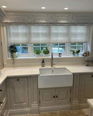 15 Kitchen Blinds Ideas + Expert Advice On How To Choose The Right Type ...