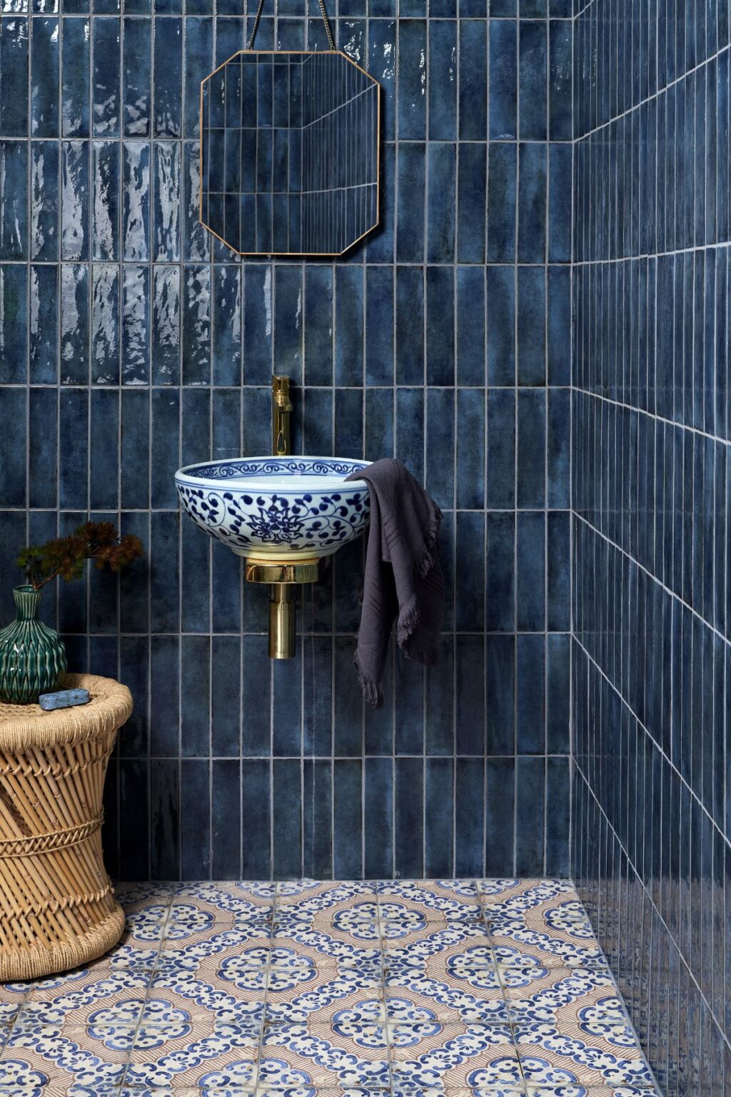 19 Brilliant Ways To Use The Vertical Stacked Tiles Trend