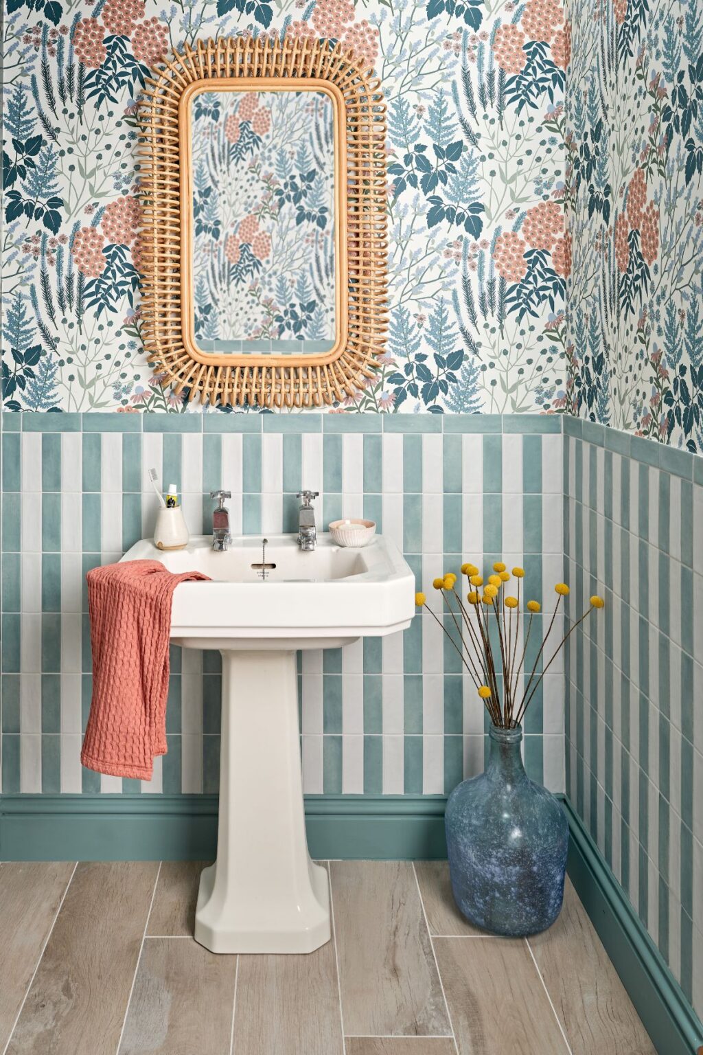 19 Brilliant Ways To Use The Vertical Stacked Tiles Trend