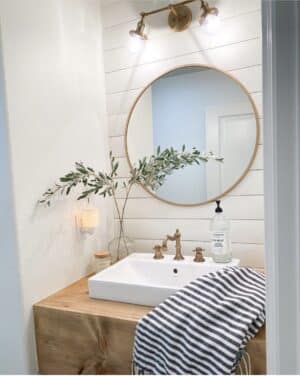 25 Stunning Small Powder Room Ideas That Pack A Punch - Sleek-chic ...