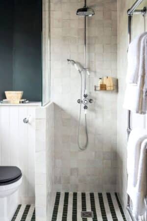 21 Timeless Tile Combinations For The Bathroom - Sleek-chic Interiors