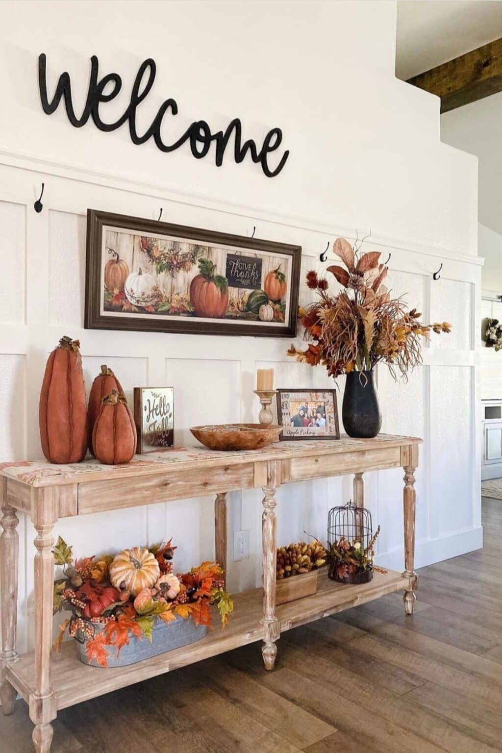 25 Fall Entryway Decor Ideas To Impress Your Guests This Season