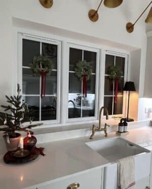 17 Magical Christmas Window Display Ideas to Spark Holiday Joy - Sleek ...