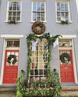 17 Magical Christmas Window Display Ideas to Spark Holiday Joy - Sleek ...