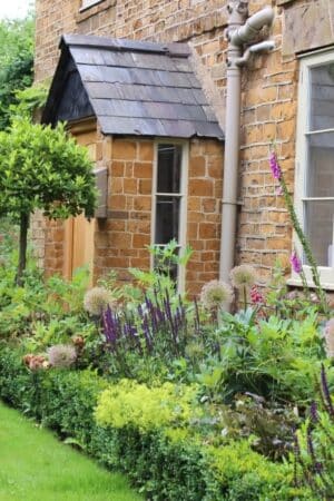 21 Small Front Garden Ideas That Make A Big First Impression - Sleek ...